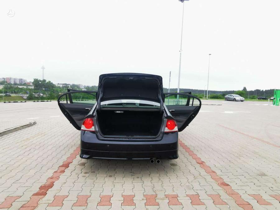 Blue Honda Civic 2009 in Vilnius, with an engine capacity of 1.34 L and mileage of 400 thousand km for 1350 €, photo 16 on AUTOMOTO.COM.LV
