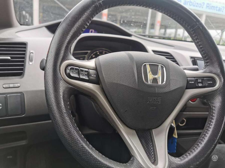 Blue Honda Civic 2009 in Vilnius, with an engine capacity of 1.34 L and mileage of 400 thousand km for 1350 €, photo 23 on AUTOMOTO.COM.LV