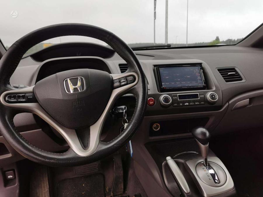 Blue Honda Civic 2009 in Vilnius, with an engine capacity of 1.34 L and mileage of 400 thousand km for 1350 €, photo 29 on AUTOMOTO.COM.LV