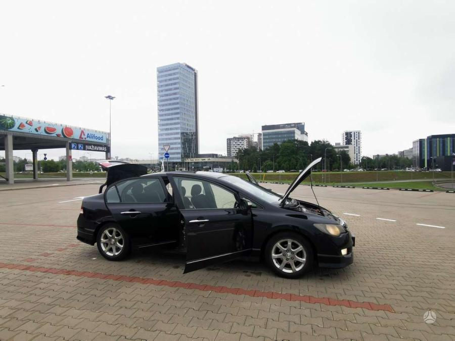 Blue Honda Civic 2009 in Vilnius, with an engine capacity of 1.34 L and mileage of 400 thousand km for 1350 €, photo 32 on AUTOMOTO.COM.LV