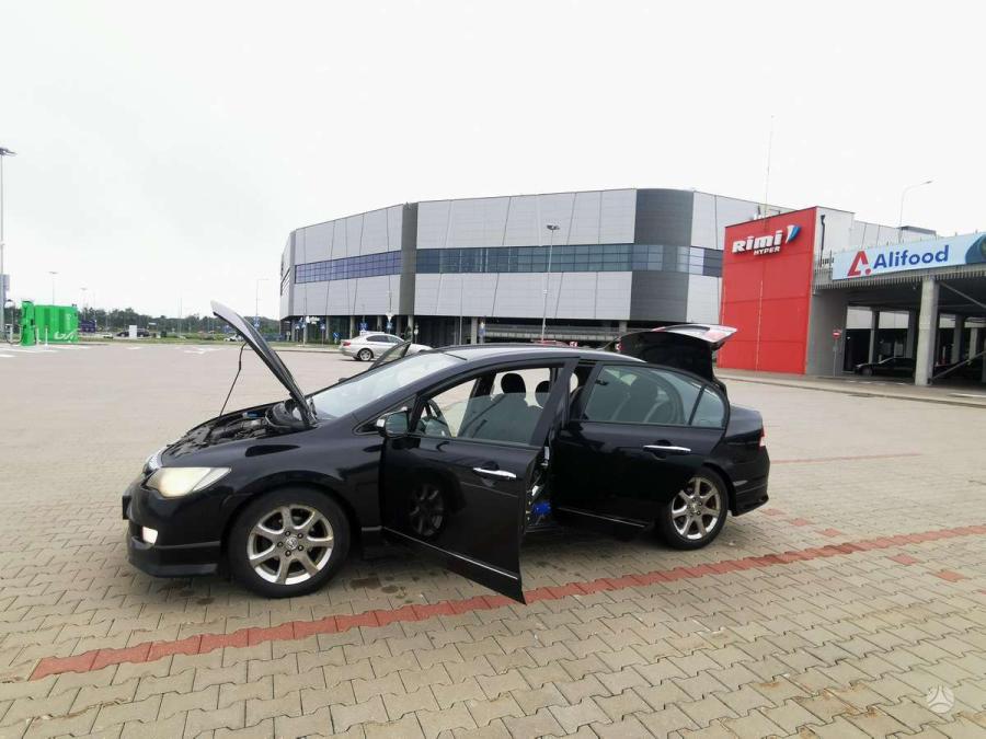 Blue Honda Civic 2009 in Vilnius, with an engine capacity of 1.34 L and mileage of 400 thousand km for 1350 €, photo 33 on AUTOMOTO.COM.LV