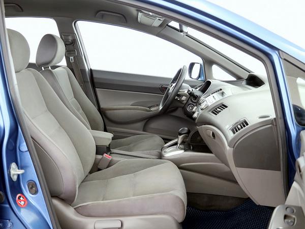 Blue Honda Civic 2009 in Tallinn, with an engine capacity of 1.80 L and mileage of 289 thousand km for 2199 €, photo 7 on AUTOMOTO.COM.LV