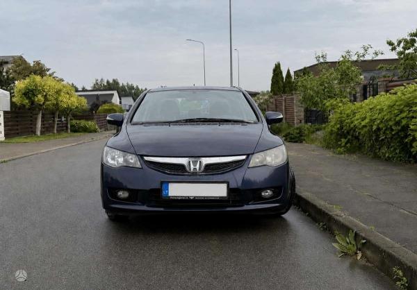 Blue Honda Civic 2010 in Vilnius, with an engine capacity of 1.34 L and mileage of 292 thousand km for 3250 €, photo 2 on AUTOMOTO.COM.LV