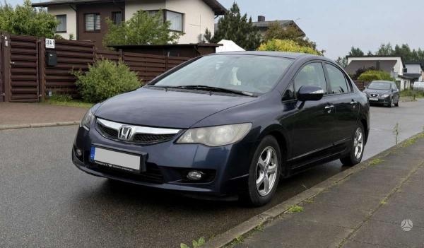 Blue Honda Civic 2010 in Vilnius, with an engine capacity of 1.34 L and mileage of 292 thousand km for 3250 €, photo 3 on AUTOMOTO.COM.LV