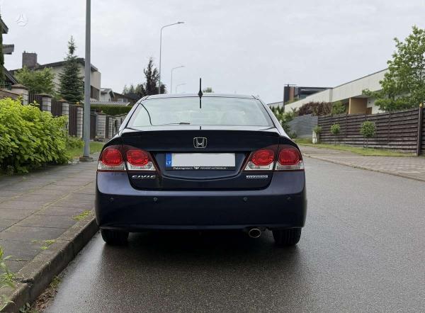 Blue Honda Civic 2010 in Vilnius, with an engine capacity of 1.34 L and mileage of 292 thousand km for 3250 €, photo 5 on AUTOMOTO.COM.LV