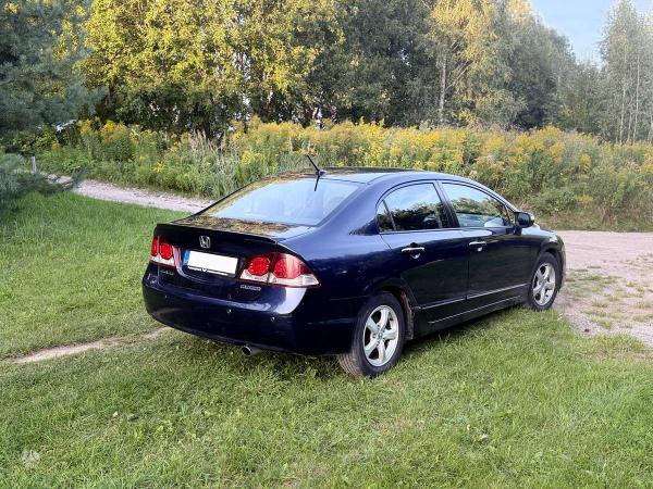 Синий Хонда Цивик 2010 в Вильнюс, объемом двигателя 1.30 л и пробегом 293 тыс. км за 2990 €, фото 8 на AUTOMOTO.COM.LV