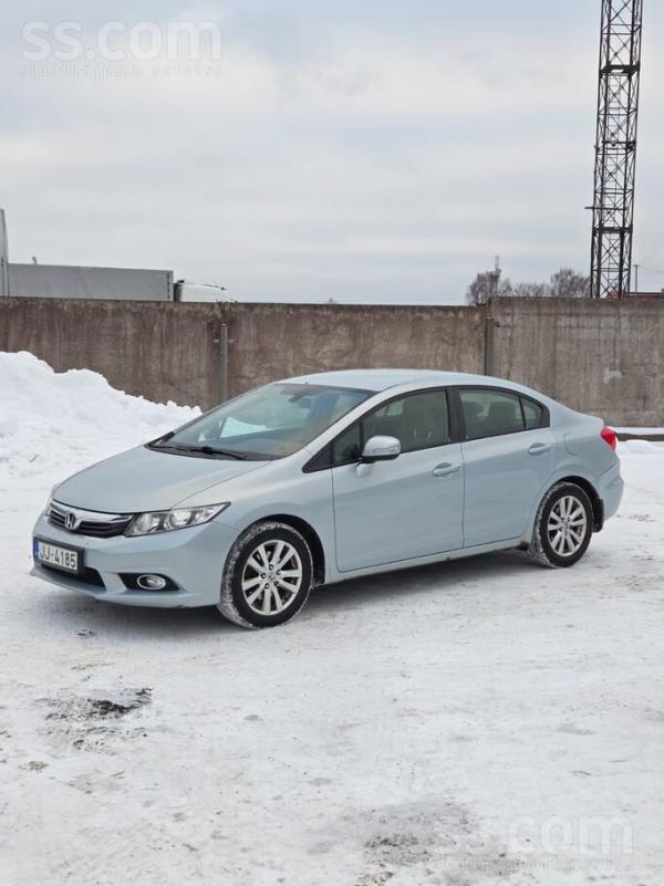 Blue Honda Civic 2013 in Riga, with an engine capacity of 1.80 L and mileage of 130 thousand km for 4300 €, photo 1 on AUTOMOTO.COM.LV