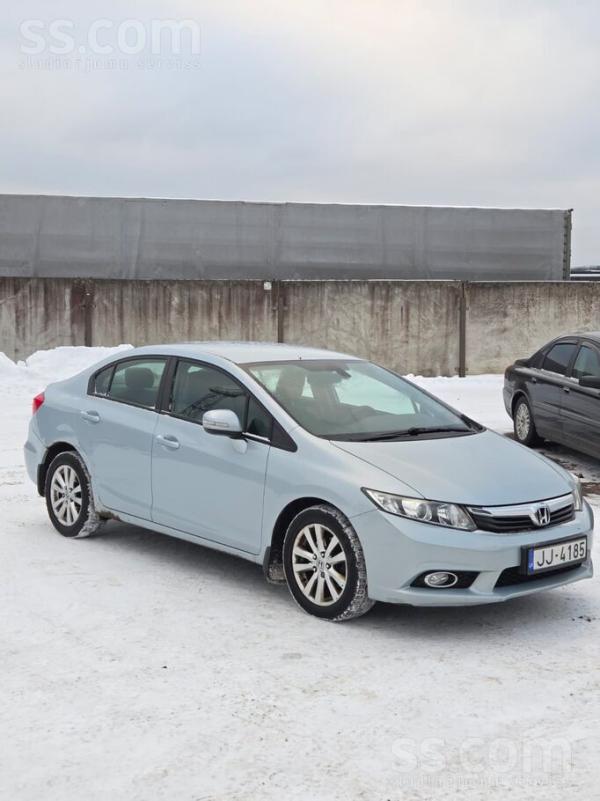 Blue Honda Civic 2013 in Riga, with an engine capacity of 1.80 L and mileage of 130 thousand km for 4300 €, photo 2 on AUTOMOTO.COM.LV