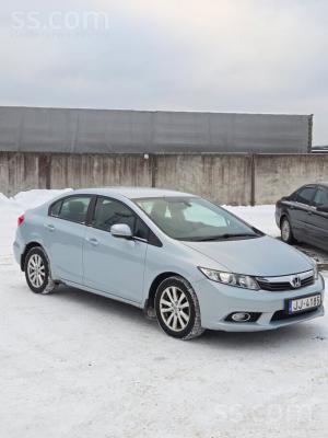 Blue Honda Civic 2013 in Riga, with an engine capacity of 1.80 L and mileage of 130 thousand km for 4300 €, photo 2 on AUTOMOTO.COM.LV