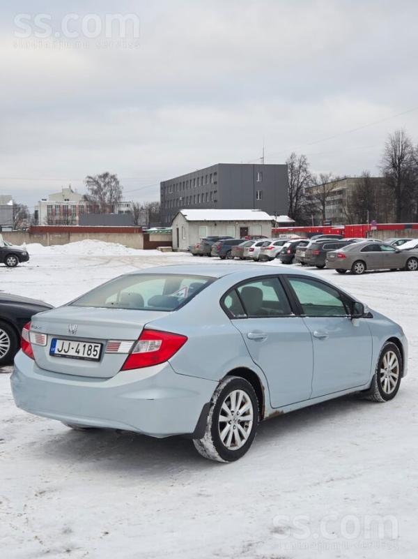 Blue Honda Civic 2013 in Riga, with an engine capacity of 1.80 L and mileage of 130 thousand km for 4300 €, photo 3 on AUTOMOTO.COM.LV
