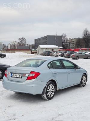 Blue Honda Civic 2013 in Riga, with an engine capacity of 1.80 L and mileage of 130 thousand km for 4300 €, photo 3 on AUTOMOTO.COM.LV