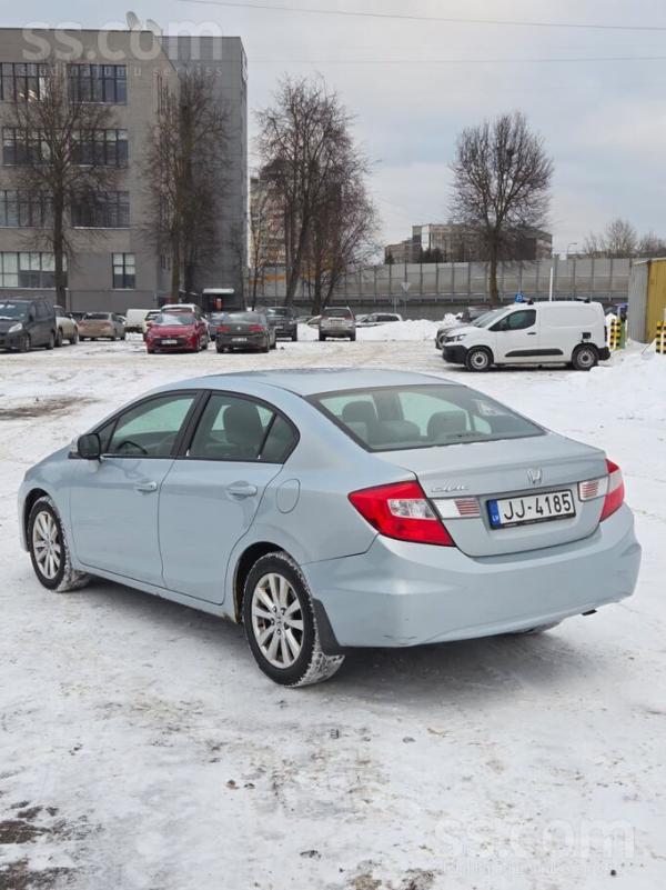 Blue Honda Civic 2013 in Riga, with an engine capacity of 1.80 L and mileage of 130 thousand km for 4300 €, photo 4 on AUTOMOTO.COM.LV