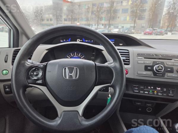 Blue Honda Civic 2013 in Riga, with an engine capacity of 1.80 L and mileage of 130 thousand km for 4300 €, photo 6 on AUTOMOTO.COM.LV