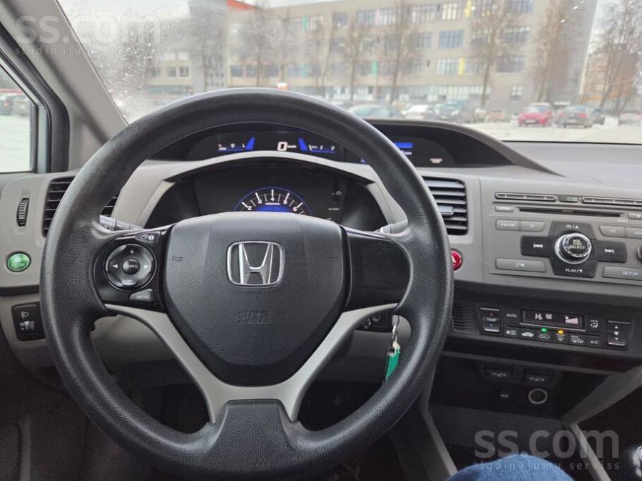 Blue Honda Civic 2013 in Riga, with an engine capacity of 1.80 L and mileage of 130 thousand km for 4300 €, photo 6 on AUTOMOTO.COM.LV