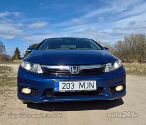 Zils Honda Civic 2014 Tallina, ar dzinēja tilpumu 1.80 L un nobraukumu 236 tūkst. km par 5990 €, foto 3 vietnē AUTOMOTO.COM.LV