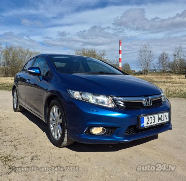 Zils Honda Civic 2014 Tallina, ar dzinēja tilpumu 1.80 L un nobraukumu 236 tūkst. km par 5990 €, foto 3 vietnē AUTOMOTO.COM.LV