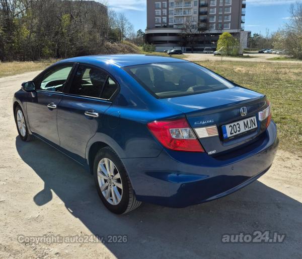 Zils Honda Civic 2014 Tallina, ar dzinēja tilpumu 1.80 L un nobraukumu 236 tūkst. km par 5990 €, foto 4 vietnē AUTOMOTO.COM.LV