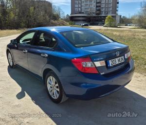 Zils Honda Civic 2014 Tallina, ar dzinēja tilpumu 1.80 L un nobraukumu 236 tūkst. km par 5990 €, foto 5 vietnē AUTOMOTO.COM.LV