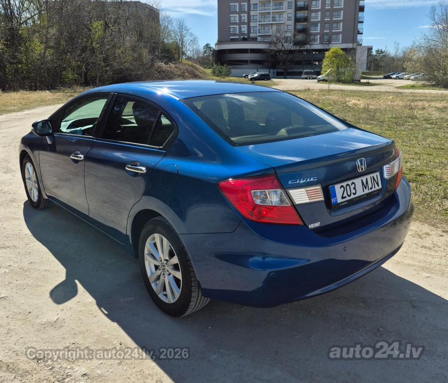 Zils Honda Civic 2014 Tallina, ar dzinēja tilpumu 1.80 L un nobraukumu 236 tūkst. km par 5990 €, foto 5 vietnē AUTOMOTO.COM.LV