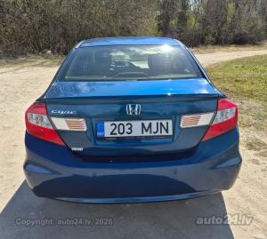 Zils Honda Civic 2014 Tallina, ar dzinēja tilpumu 1.80 L un nobraukumu 236 tūkst. km par 5990 €, foto 7 vietnē AUTOMOTO.COM.LV