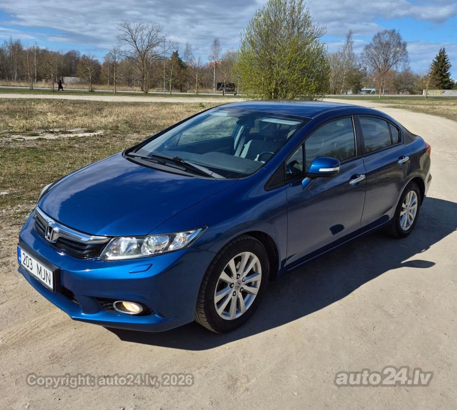 Zils Honda Civic 2014 Tallina, ar dzinēja tilpumu 1.80 L un nobraukumu 236 tūkst. km par 5990 €, foto 8 vietnē AUTOMOTO.COM.LV