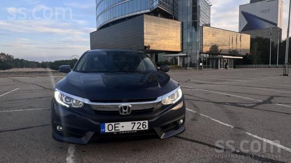 Blue Honda Civic 2016 in Riga, with an engine capacity of 1.50 L and mileage of 203 thousand km for 13900 €, photo 3 on AUTOMOTO.COM.LV