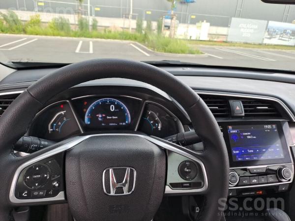 Blue Honda Civic 2016 in Riga, with an engine capacity of 1.50 L and mileage of 203 thousand km for 13900 €, photo 5 on AUTOMOTO.COM.LV