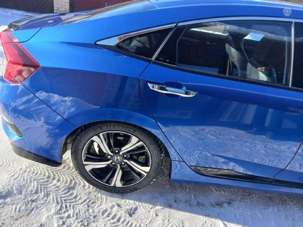 Blue Honda Civic 2018 in Anyksciai, with an engine capacity of 1.50 L and mileage of 109 thousand km for 16990 €, photo 6 on AUTOMOTO.COM.LV