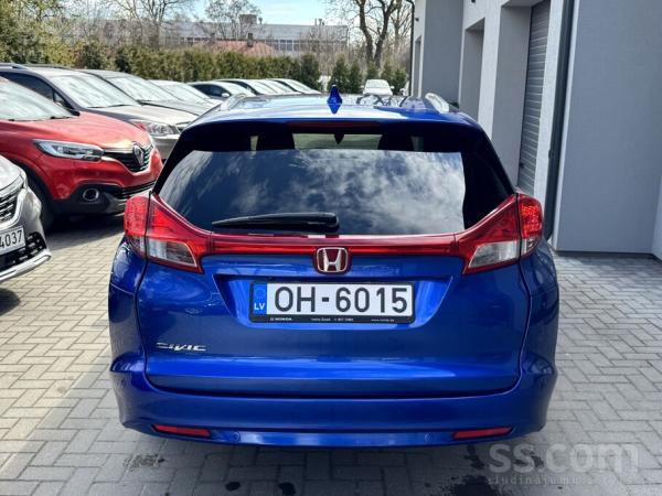 Синий Хонда Цивик 2015 в Рига, объемом двигателя 1.80 л и пробегом 170 тыс. км за 9500 €, фото 5 на AUTOMOTO.COM.LV