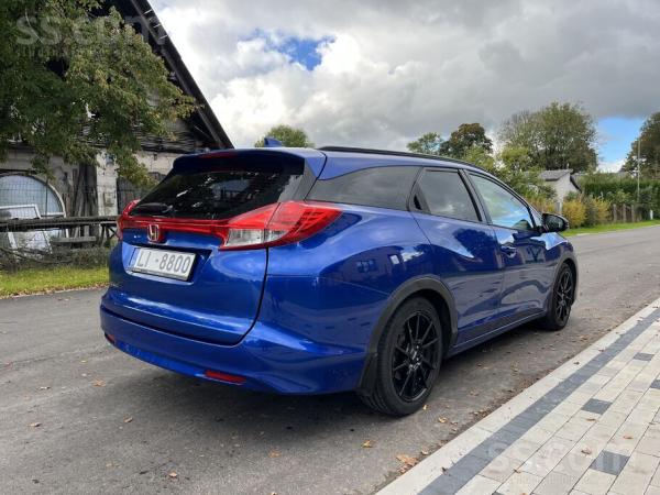 Honda Civic 2015 in Riga on AUTOMOTO.COM.LV Blue Honda Civic 2015 in Riga, with an engine capacity of 1.80 L and mileage of 129 thousand km for 9100 €, photo 5 on AUTOMOTO.COM.LV