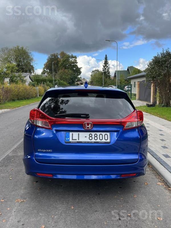 Honda Civic 2015 in Riga on AUTOMOTO.COM.LV Blue Honda Civic 2015 in Riga, with an engine capacity of 1.80 L and mileage of 129 thousand km for 9100 €, photo 7 on AUTOMOTO.COM.LV