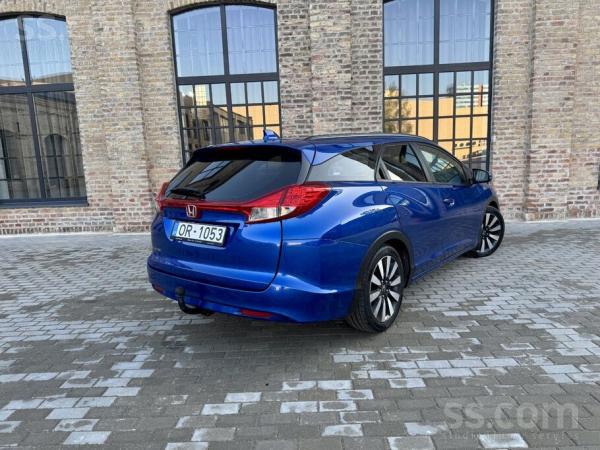 Blue Honda Civic 2016 in Riga, with an engine capacity of 1.60 L and mileage of 245 thousand km for 7300 €, photo 4 on AUTOMOTO.COM.LV
