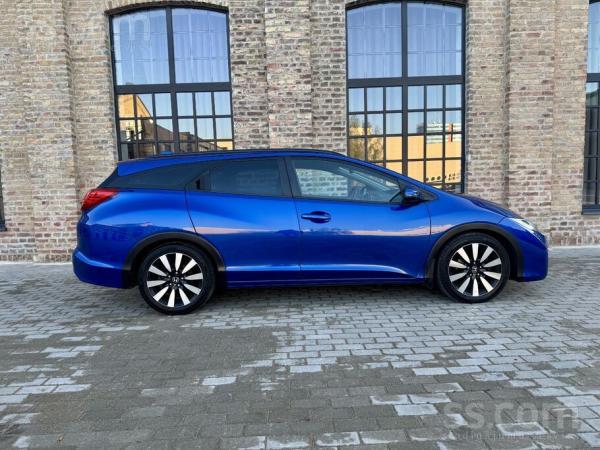Blue Honda Civic 2016 in Riga, with an engine capacity of 1.60 L and mileage of 245 thousand km for 7300 €, photo 6 on AUTOMOTO.COM.LV