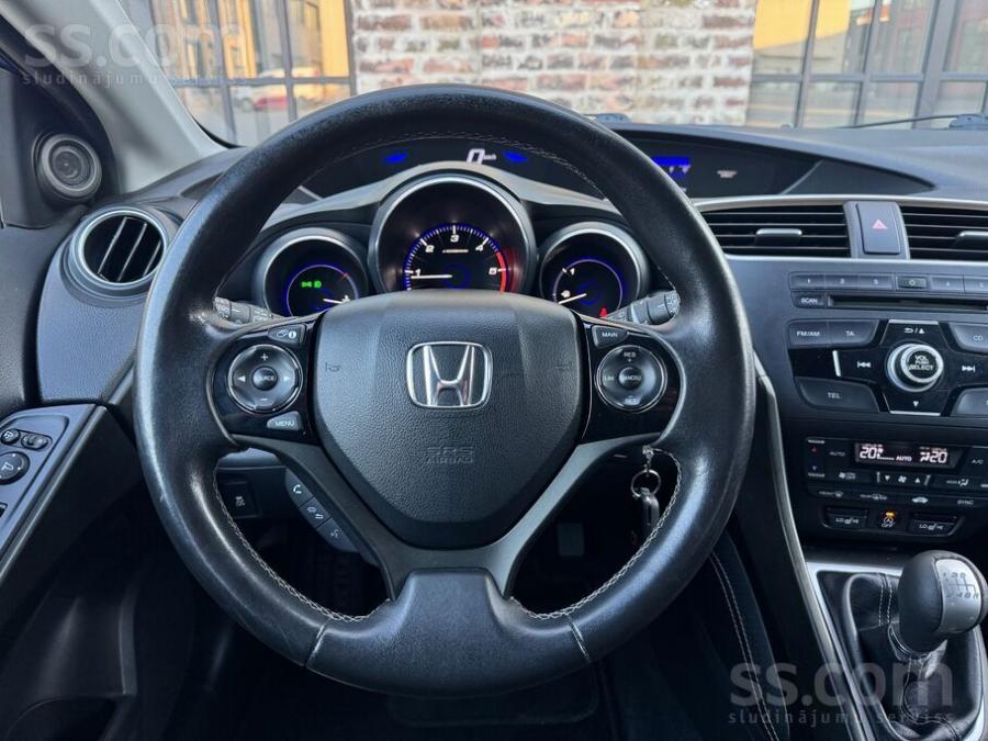 Zils Honda Civic 2016 Rīga, ar dzinēja tilpumu 1.60 L un nobraukumu 245 tūkst. km par 7300 €, foto 9 vietnē AUTOMOTO.COM.LV