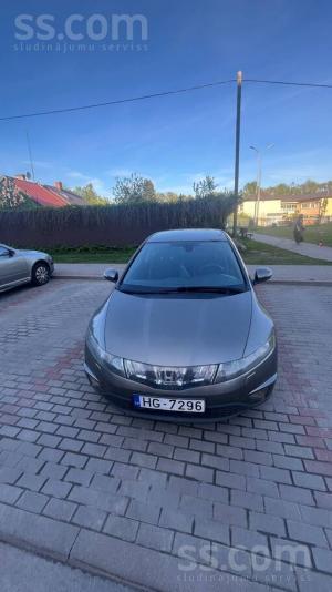 Brown Honda Civic 2006 in Riga, with an engine capacity of 1.80 L and mileage of 170 thousand km for 2700 €, photo 3 on AUTOMOTO.COM.LV