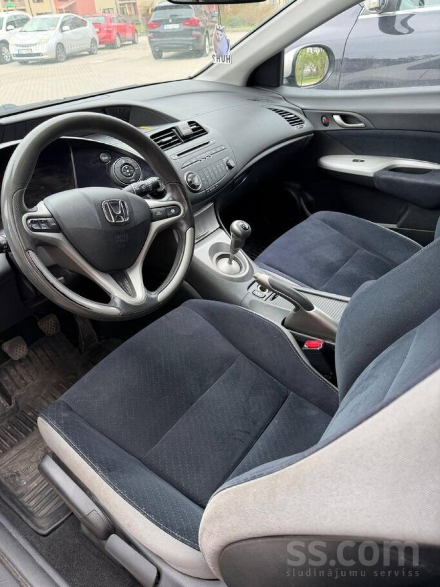 Brūns Honda Civic 2006 Rīga, ar dzinēja tilpumu 1.40 L un nobraukumu 179 tūkst. km par 2000 €, foto 7 vietnē AUTOMOTO.COM.LV