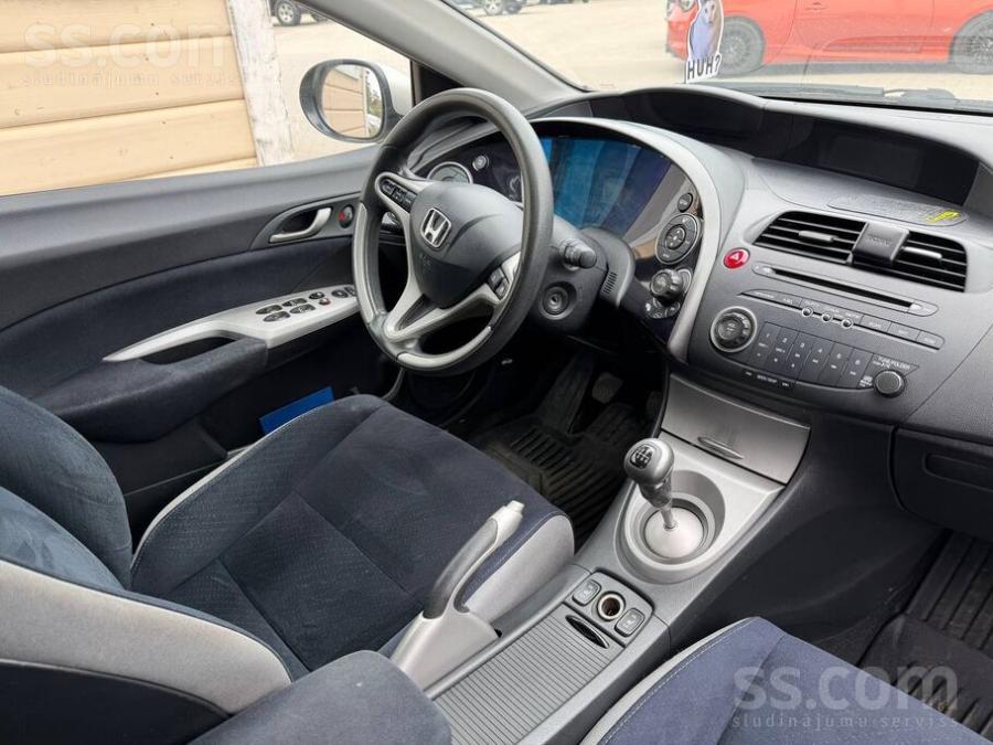 Brūns Honda Civic 2006 Rīga, ar dzinēja tilpumu 1.40 L un nobraukumu 179 tūkst. km par 2000 €, foto 8 vietnē AUTOMOTO.COM.LV