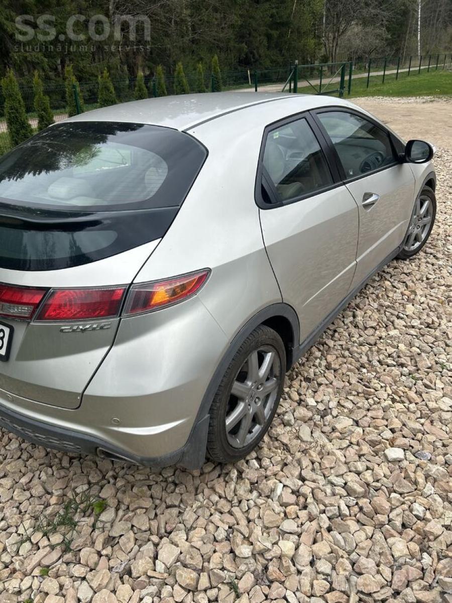 Brūns Honda Civic 2006 Rīga, ar dzinēja tilpumu 1.80 L un nobraukumu 152 tūkst. km par 2100 €, foto 3 vietnē AUTOMOTO.COM.LV