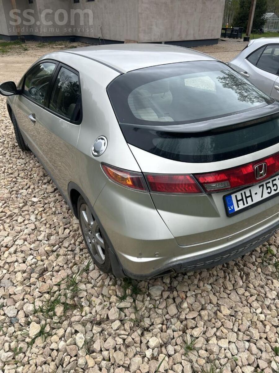 Brūns Honda Civic 2006 Rīga, ar dzinēja tilpumu 1.80 L un nobraukumu 152 tūkst. km par 2100 €, foto 4 vietnē AUTOMOTO.COM.LV