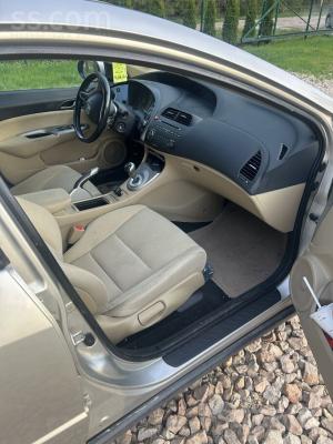 Brūns Honda Civic 2006 Rīga, ar dzinēja tilpumu 1.80 L un nobraukumu 152 tūkst. km par 2100 €, foto 6 vietnē AUTOMOTO.COM.LV