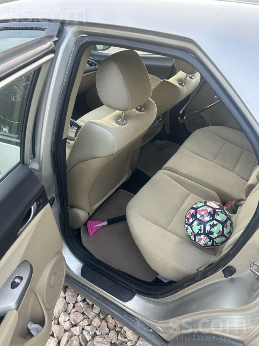 Brūns Honda Civic 2006 Rīga, ar dzinēja tilpumu 1.80 L un nobraukumu 152 tūkst. km par 2100 €, foto 8 vietnē AUTOMOTO.COM.LV