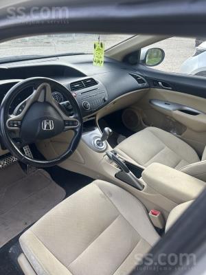 Brūns Honda Civic 2006 Rīga, ar dzinēja tilpumu 1.80 L un nobraukumu 152 tūkst. km par 2100 €, foto 9 vietnē AUTOMOTO.COM.LV