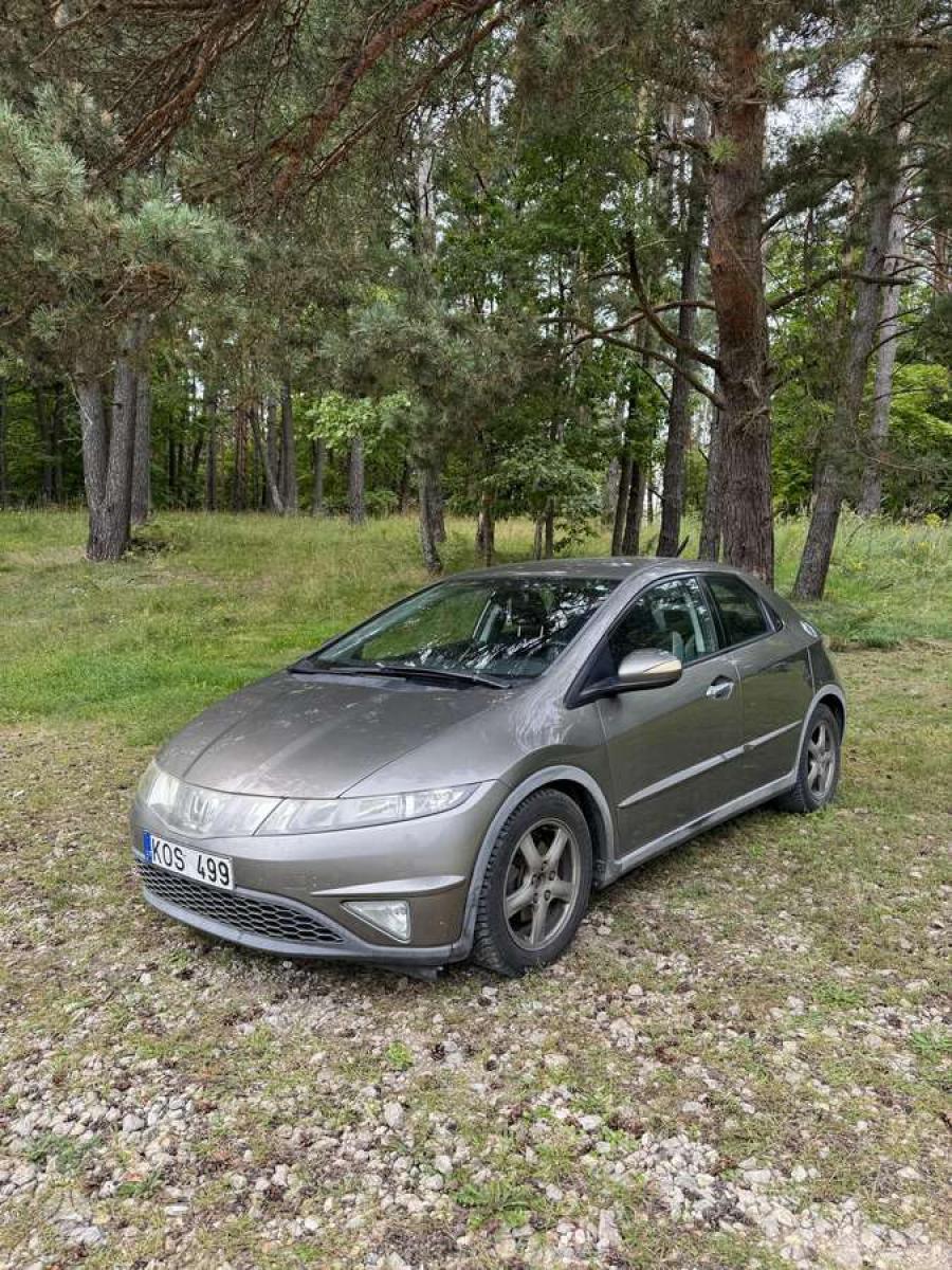 Brown Honda Civic 2006 in Vilnius, with an engine capacity of 1.80 L and mileage of 260 thousand km for 3000 €, photo 1 on AUTOMOTO.COM.LV