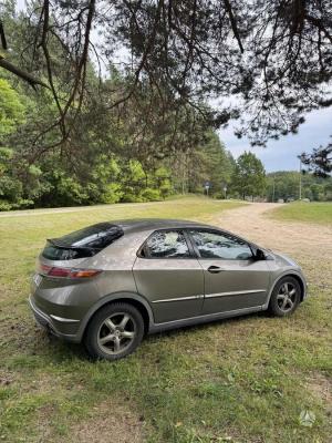 Brown Honda Civic 2006 in Vilnius, with an engine capacity of 1.80 L and mileage of 260 thousand km for 3000 €, photo 5 on AUTOMOTO.COM.LV