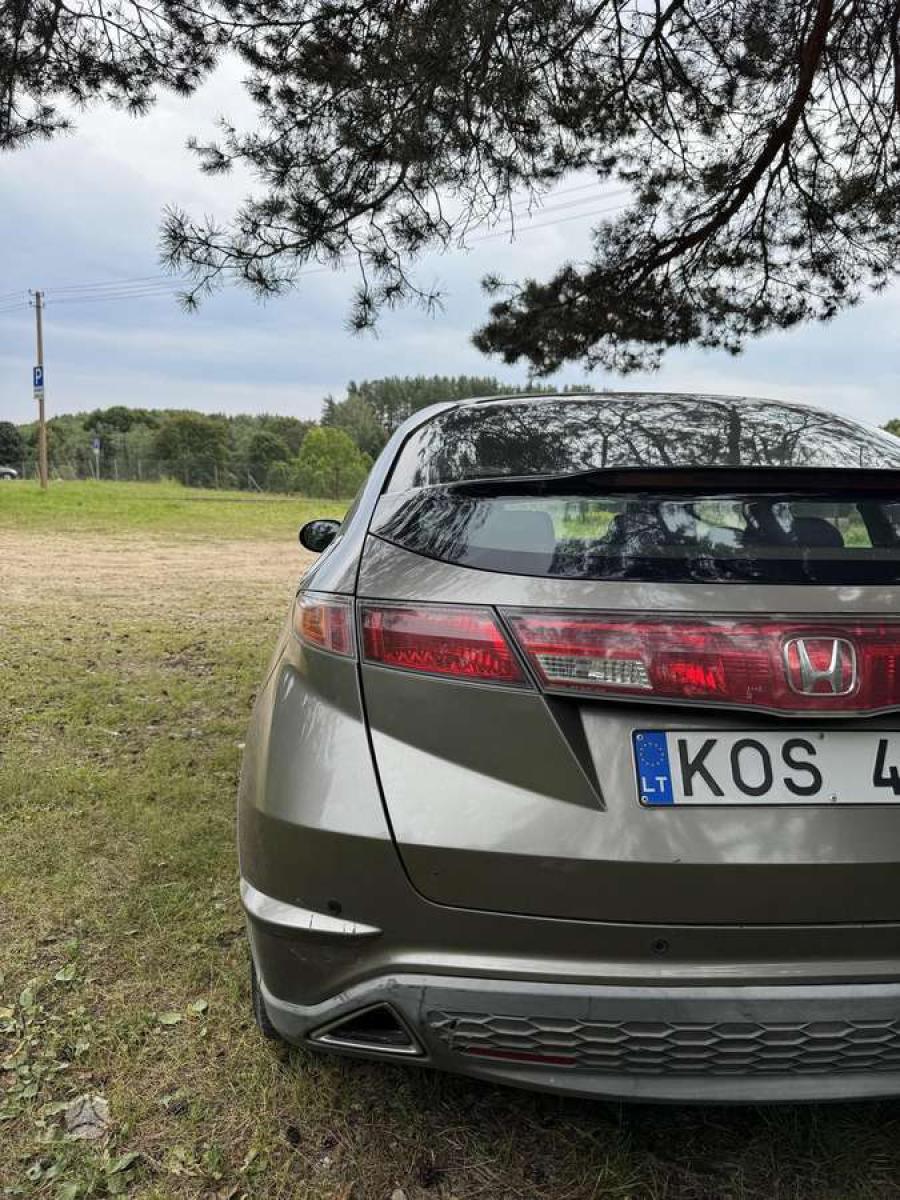 Brown Honda Civic 2006 in Vilnius, with an engine capacity of 1.80 L and mileage of 260 thousand km for 3000 €, photo 6 on AUTOMOTO.COM.LV