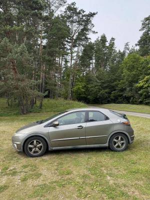 Brown Honda Civic 2006 in Vilnius, with an engine capacity of 1.80 L and mileage of 260 thousand km for 3000 €, photo 9 on AUTOMOTO.COM.LV