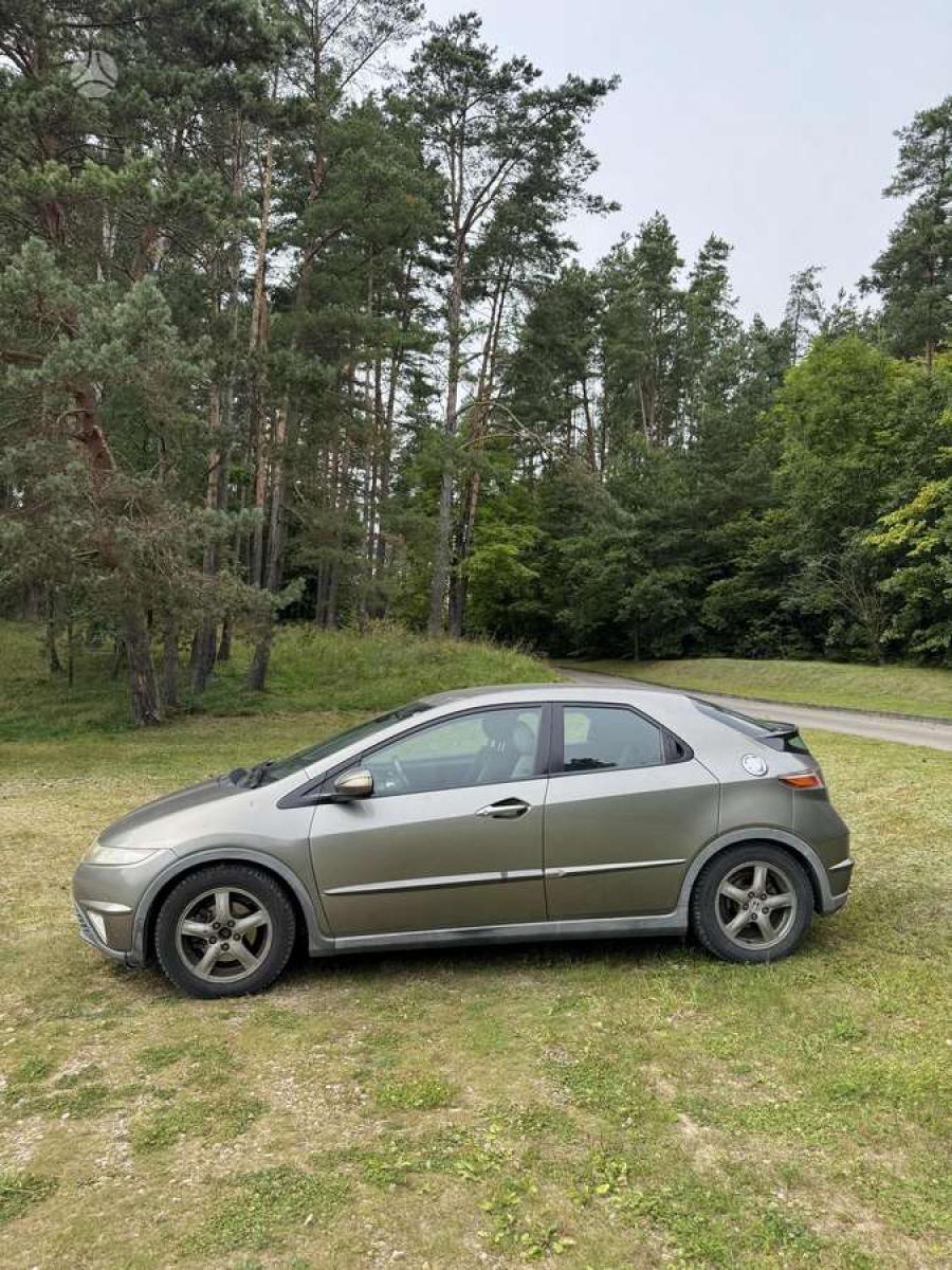 Brown Honda Civic 2006 in Vilnius, with an engine capacity of 1.80 L and mileage of 260 thousand km for 3000 €, photo 9 on AUTOMOTO.COM.LV