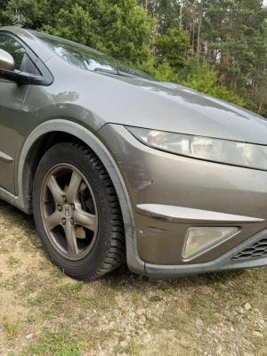 Brown Honda Civic 2006 in Vilnius, with an engine capacity of 1.80 L and mileage of 260 thousand km for 3000 €, photo 14 on AUTOMOTO.COM.LV