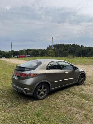 Brown Honda Civic 2006 in Vilnius, with an engine capacity of 1.80 L and mileage of 260 thousand km for 3000 €, photo 15 on AUTOMOTO.COM.LV