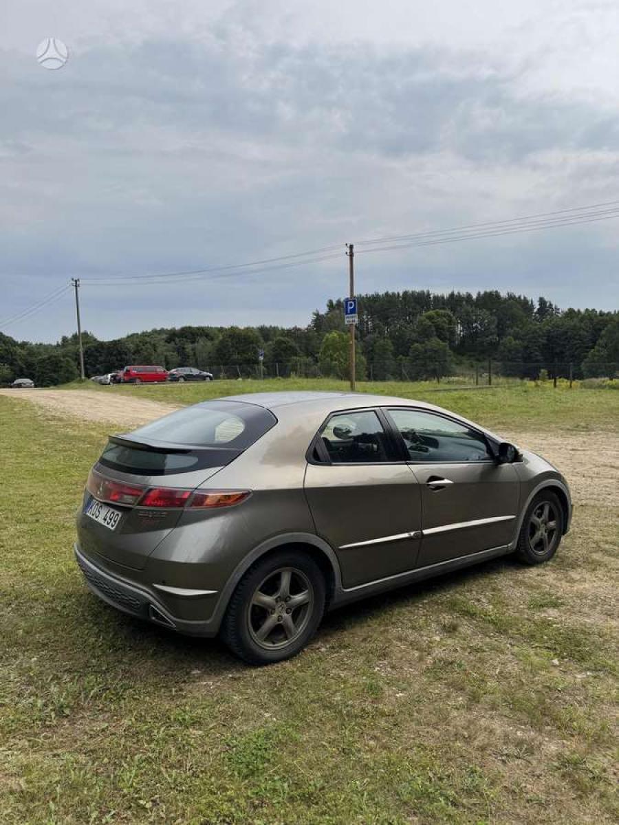 Brown Honda Civic 2006 in Vilnius, with an engine capacity of 1.80 L and mileage of 260 thousand km for 3000 €, photo 15 on AUTOMOTO.COM.LV